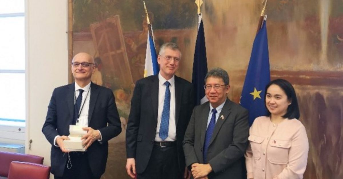 Entretien entre M. Éric TAVERNIER, Secrétaire général du Sénat, et M ...
